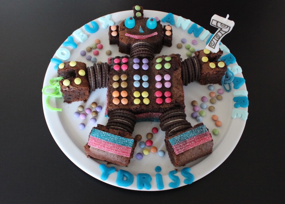 Gâteau d'anniversaire robot - Les recettes de Delphine